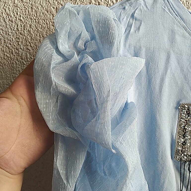 Blusa azul bebé con mangas y lentejuelas de Otras marcas de segunda ...