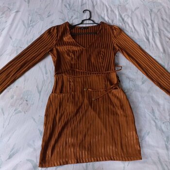 Elegante vestido color cobre de LOB de segunda mano - GoTrendier