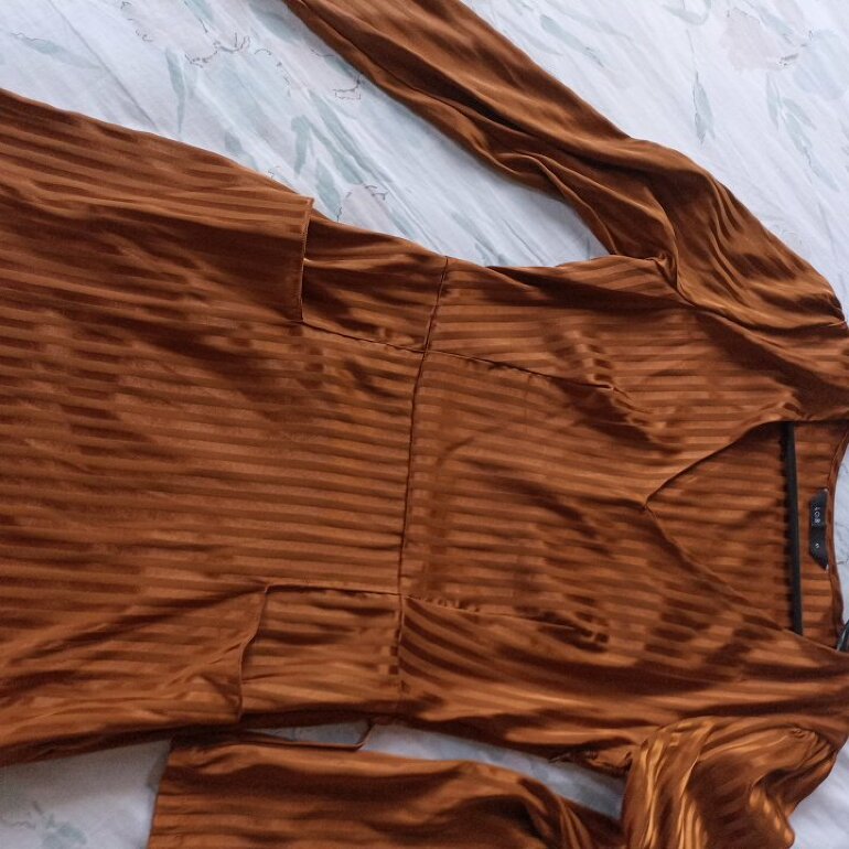 Elegante vestido color cobre de LOB de segunda mano - GoTrendier