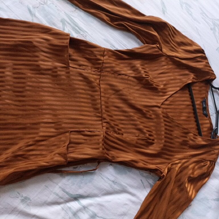 Elegante vestido color cobre de LOB de segunda mano - GoTrendier