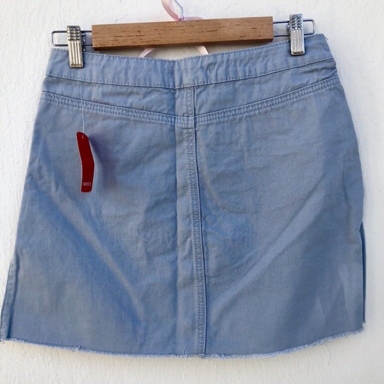 mini falda azul cielo con botones de Forever 21 de segunda mano ...