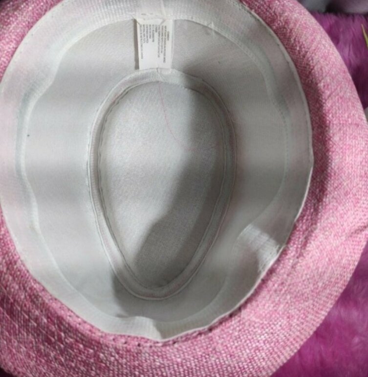 Sombrero rosa fiusha con línea negra de Otras marcas de segunda mano ...