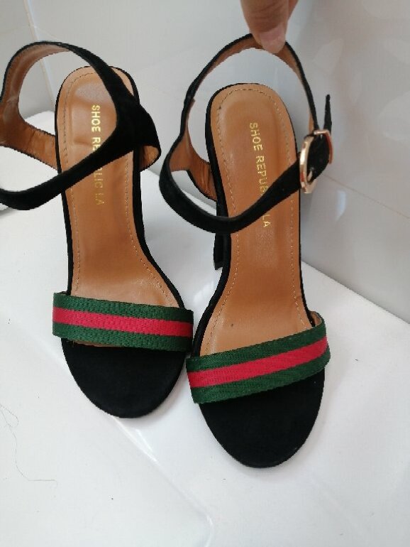 Sandalia negra ante con tira bicolor de Shoe Republic La de segunda ...