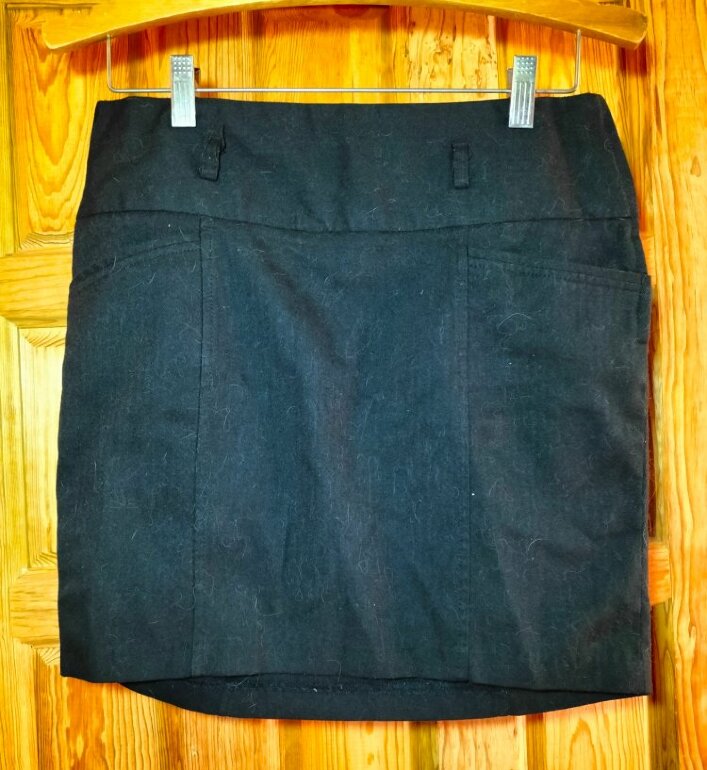 Falda negra lisa de Charlotte Russe de segunda mano - GoTrendier