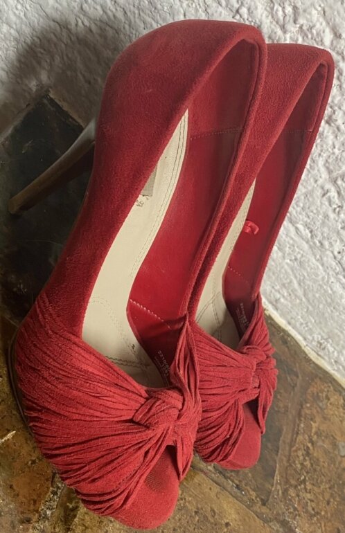 Tacones rojos de ZARA de segunda mano - GoTrendier
