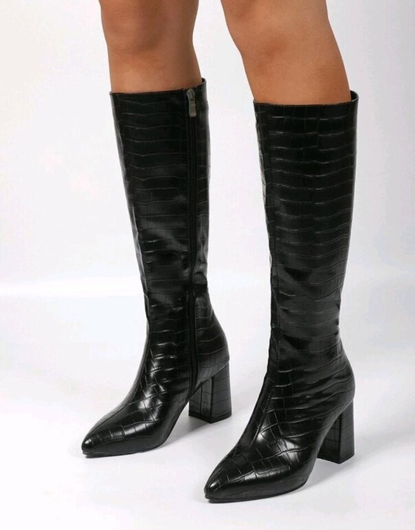 Botas largas negras de Shein de segunda mano - GoTrendier