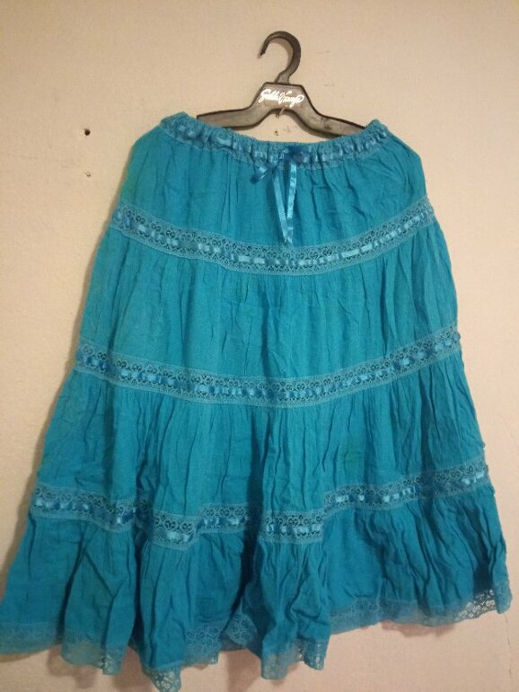 Falda larga azul tipo gitana de Otras marcas de segunda mano - GoTrendier