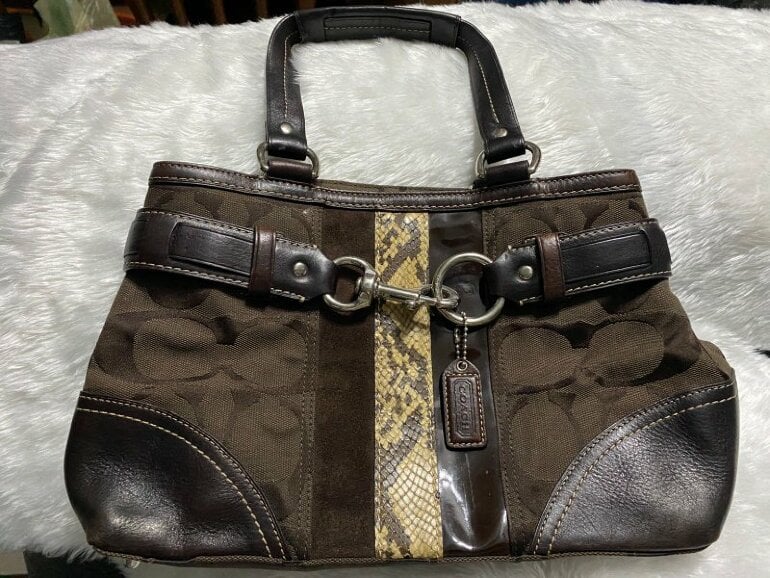 Bolsa Coach cafe tipo animal print de segunda mano - GoTrendier