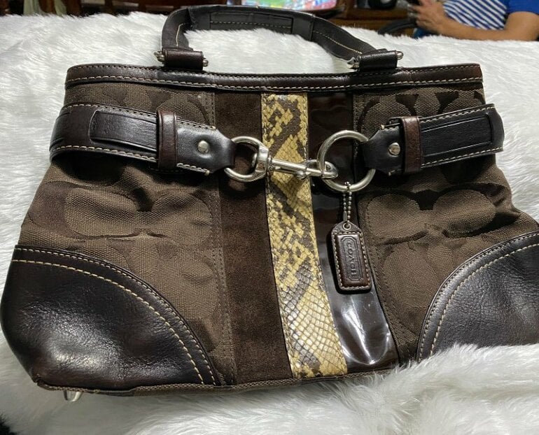 Bolsa Coach cafe tipo animal print de segunda mano - GoTrendier