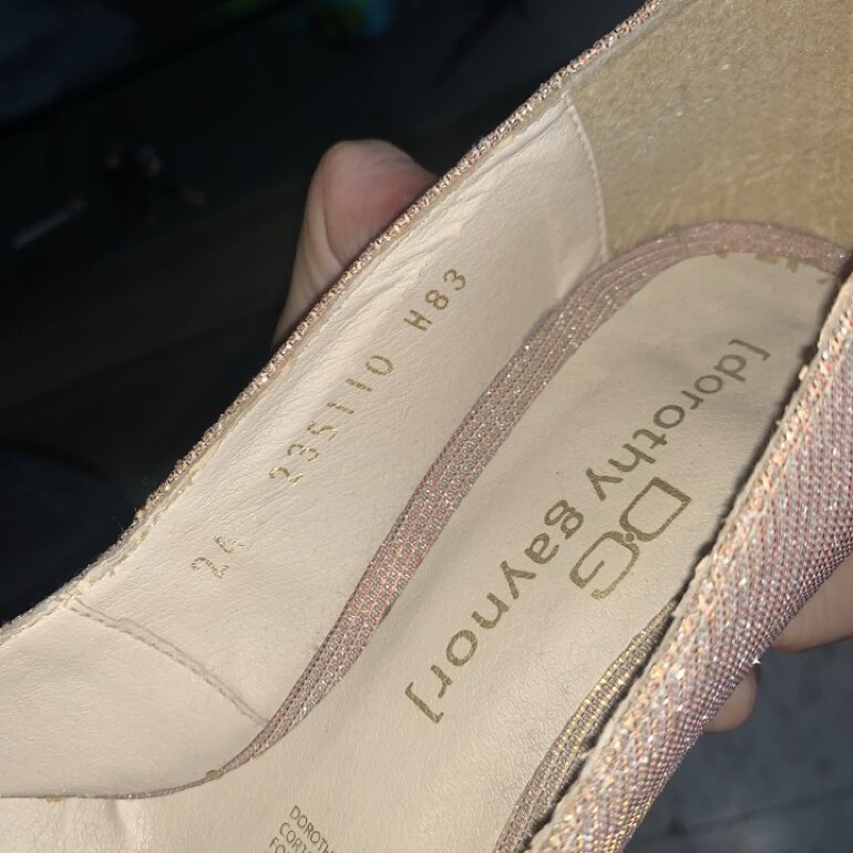 Zapatillas Rose Gold Dorothy Gaynor de segunda mano - GoTrendier