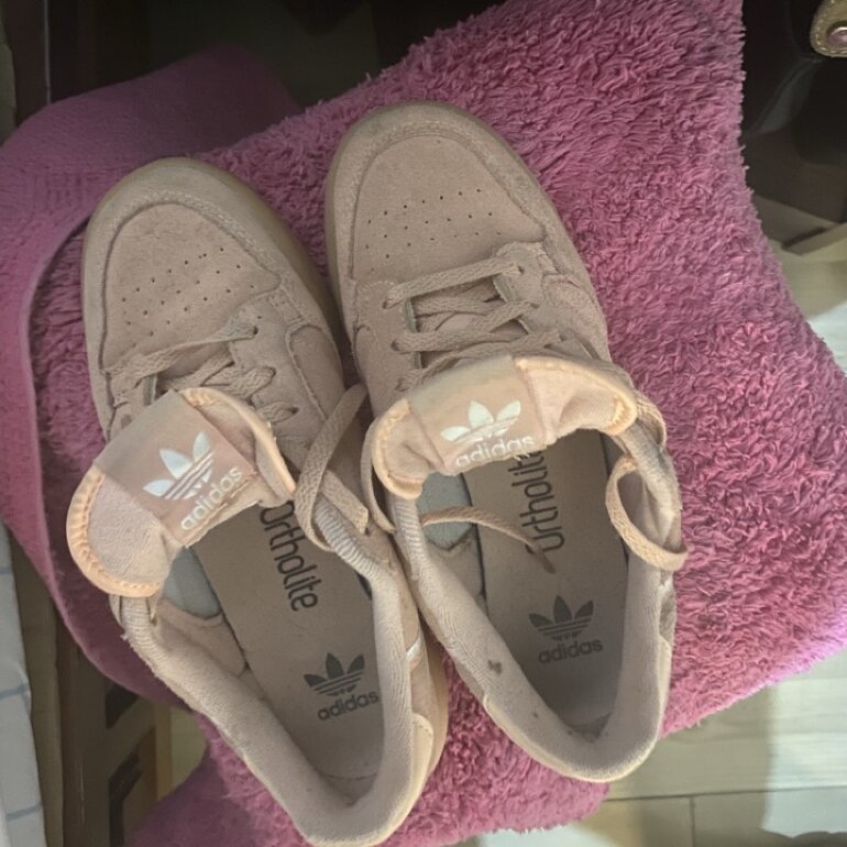Tenis Adidas durazno de segunda mano - GoTrendier