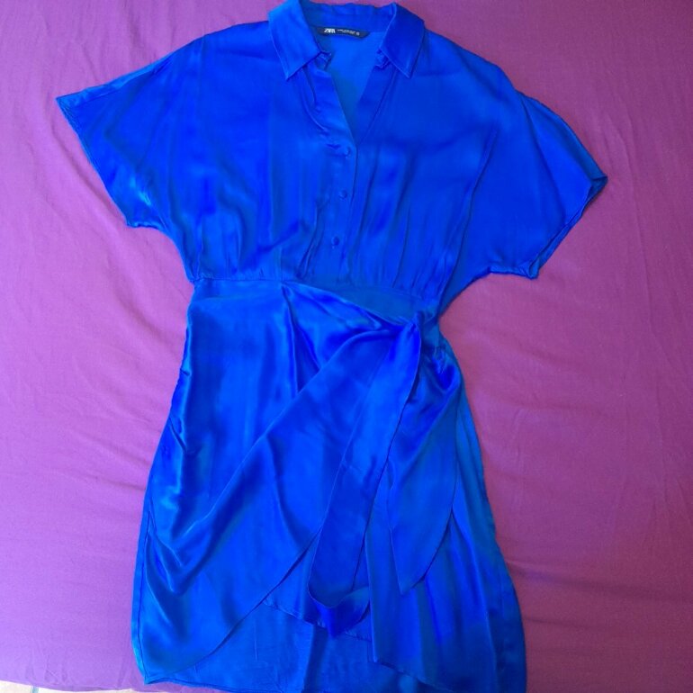 Hermoso vestido ZARA satén azul rey 🤴 de segunda mano - GoTrendier