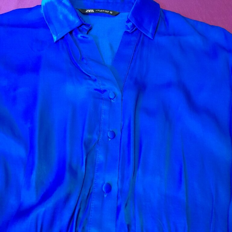 Hermoso vestido ZARA satén azul rey 🤴 de segunda mano - GoTrendier