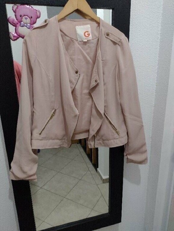 Chamarra palo de rosa corta de GUESS de segunda mano - GoTrendier