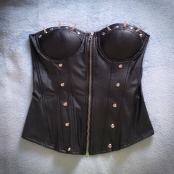 Corset de Vinipiel con remaches de Otras marcas de segunda mano ...