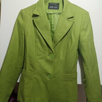 Saco color verde muy padre de André Badi de segunda mano - GoTrendier