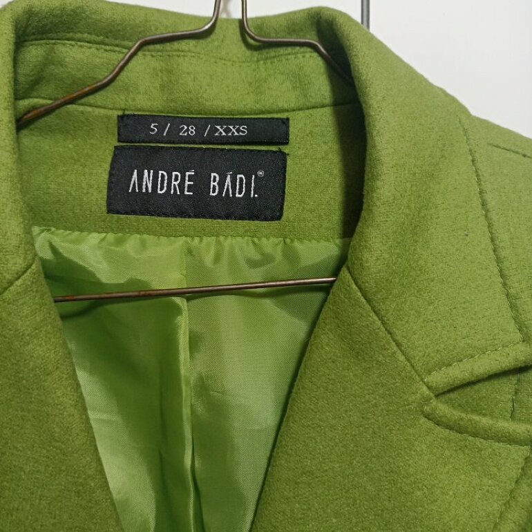 Saco color verde muy padre de André Badi de segunda mano - GoTrendier