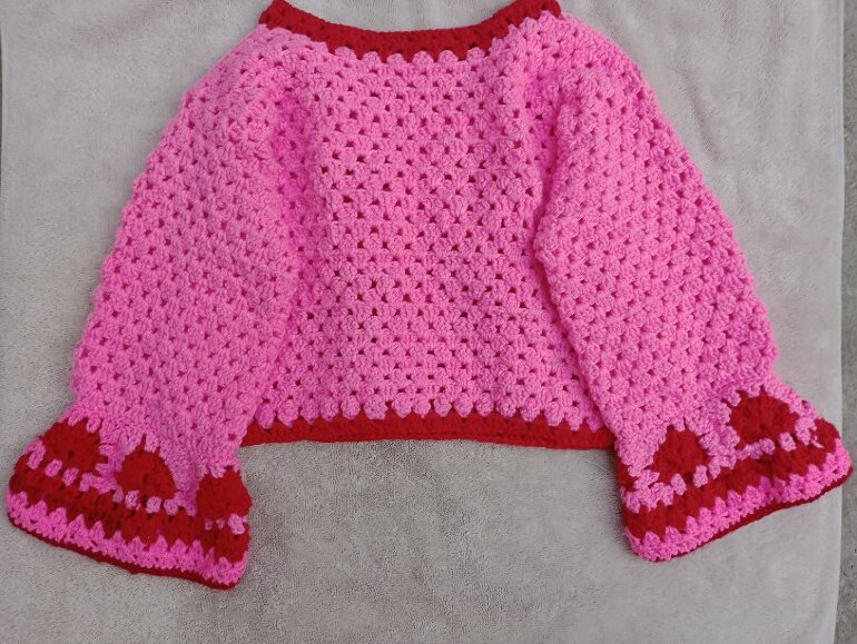 Sueter de corazones rosa con rojo de Otras marcas de segunda mano ...