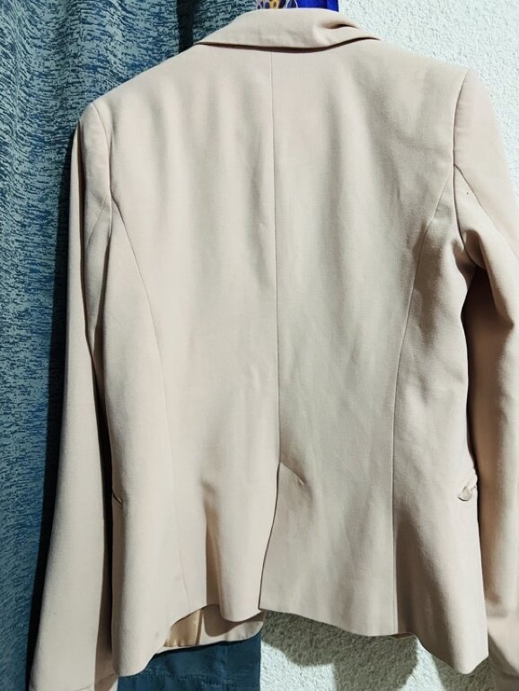 Blazer rosa palo de Bershka de segunda mano - GoTrendier