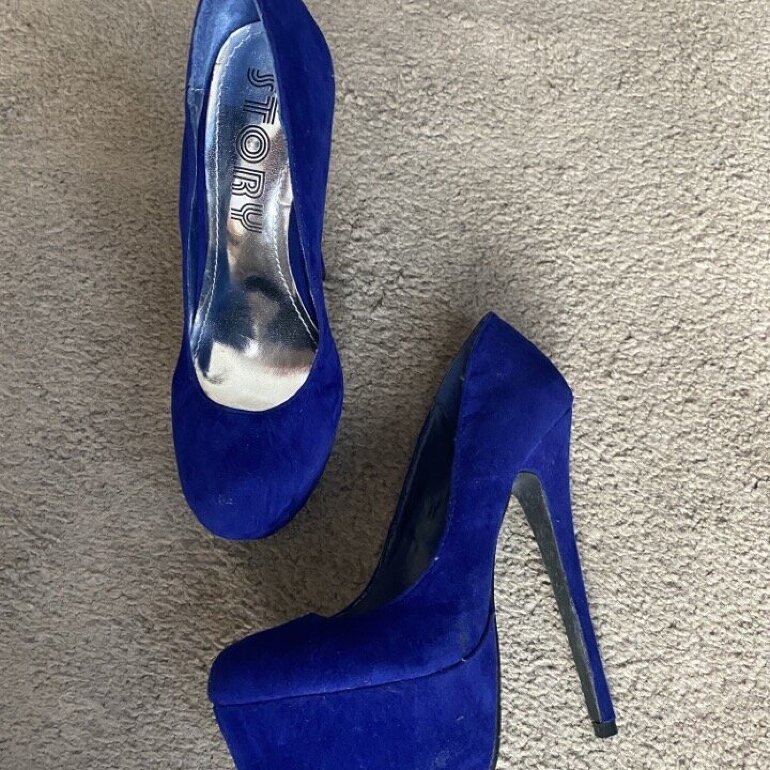 Estrena hermosas zapatillas azul rey de Otras marcas de segunda mano ...