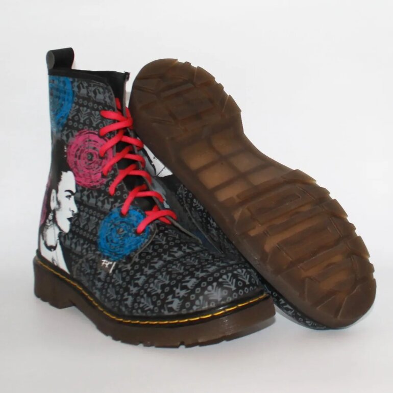 Botas militares edición Frida Kahlo de Panam de segunda mano - GoTrendier