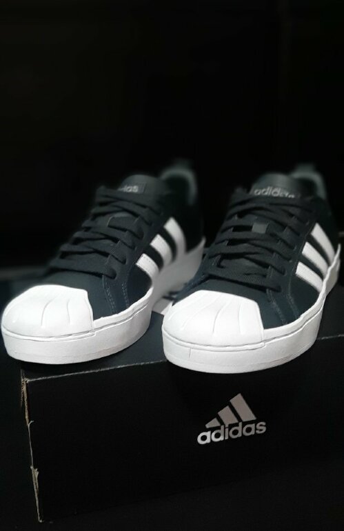 Adidas negro y blanco concha de segunda mano - GoTrendier