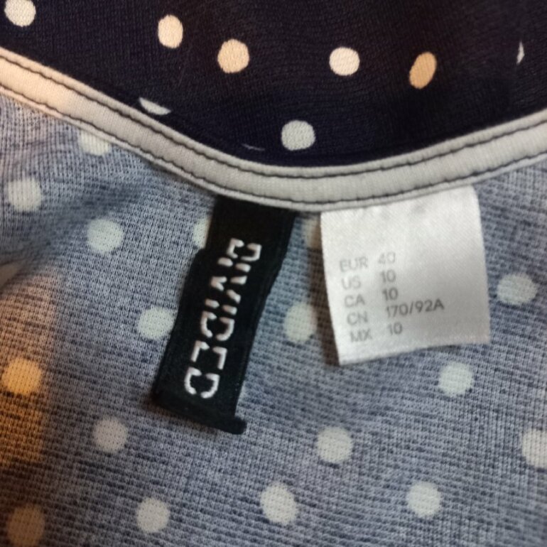 Vestido azul de bolitas blancas de Divided (H&M) de segunda mano - GoTrendier