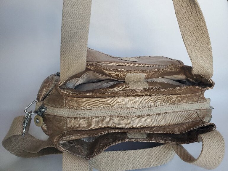 Bolsa Kipling fairfax gold de segunda mano - GoTrendier