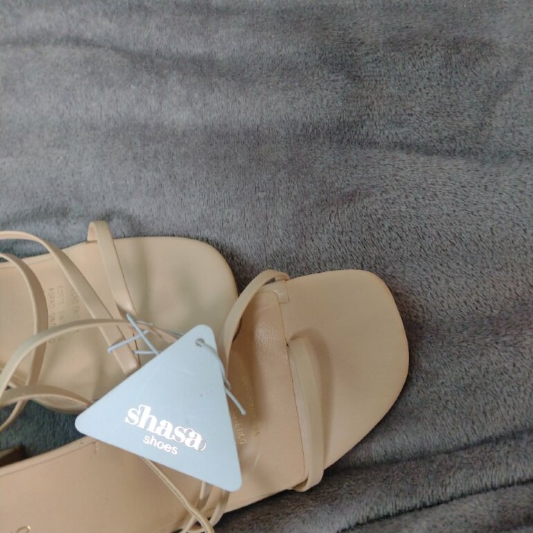 Bonitas zapatillas, ideales para ti de Shasa de segunda mano - GoTrendier