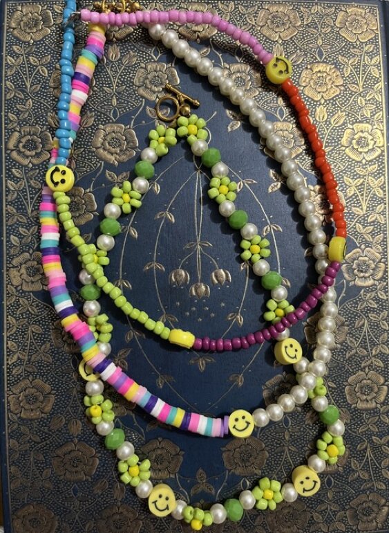 Collares de caritas felices de Otras marcas de segunda mano - GoTrendier