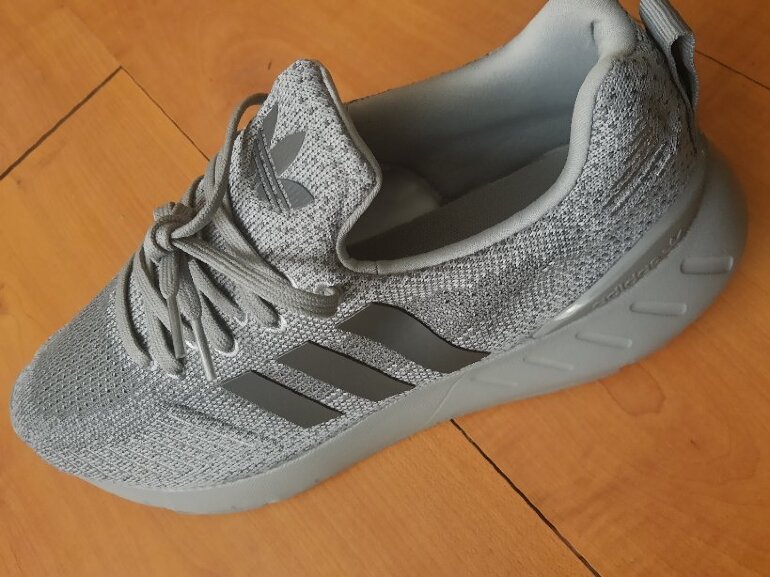 Sneakers Adidas Grises de segunda mano - GoTrendier