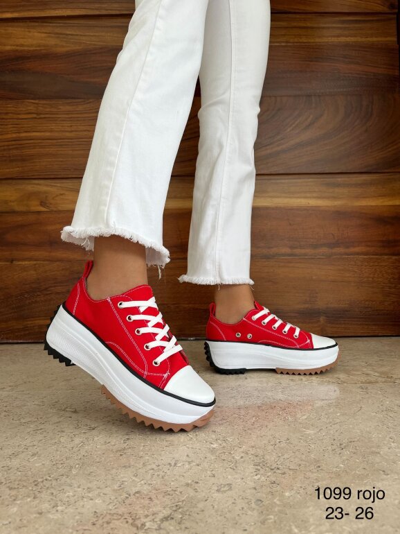 Tenis rojos básicos lona con agujetas de Otras marcas de segunda mano ...