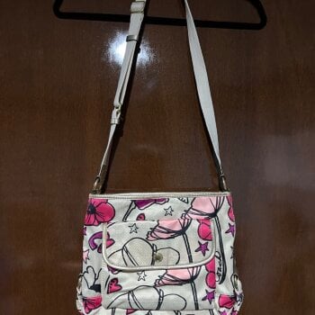 Cross body Coach color crema y rosa de segunda mano - GoTrendier