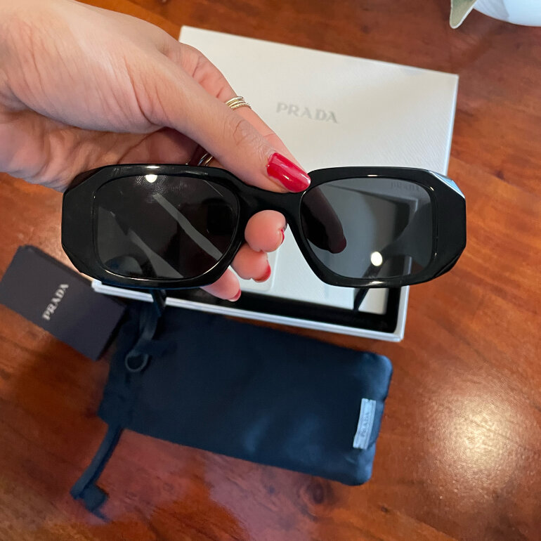 Lentes de sol Prada Modelo SPR 17W de segunda mano - GoTrendier