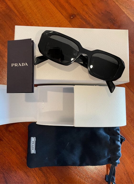 Lentes de sol Prada Modelo SPR 17W de segunda mano - GoTrendier