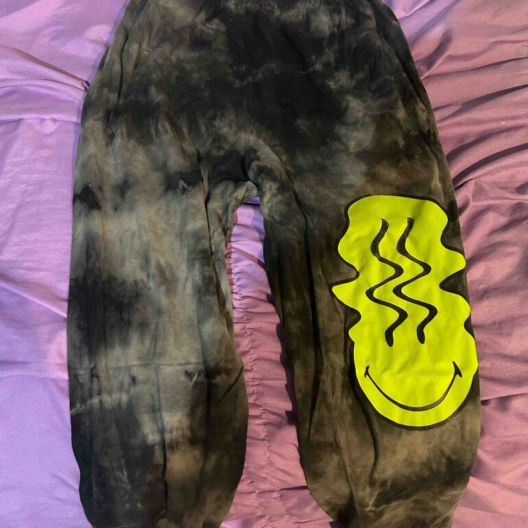 Pants cuidado con el perro x smiley de segunda mano - GoTrendier