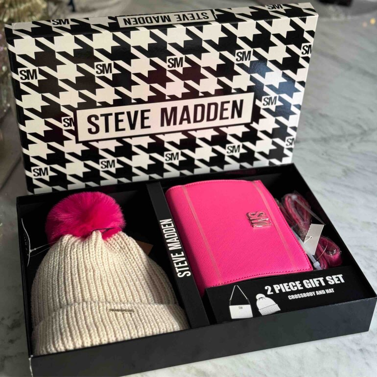 Set Steve Madden gorro y bolsa crossbody de segunda mano - GoTrendier