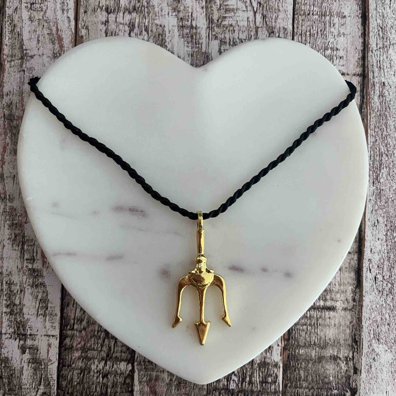 Cadena de tridente dorado de Otras marcas de segunda mano - GoTrendier