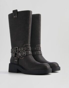 Botas altas biker rockeras con hebillas de Bershka de segunda mano ...