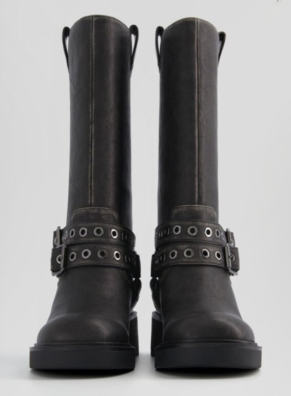 Botas altas biker rockeras con hebillas de Bershka de segunda mano ...