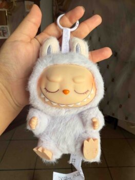 Labubu Morado Original Nuevo de Otras marcas de segunda mano - GoTrendier