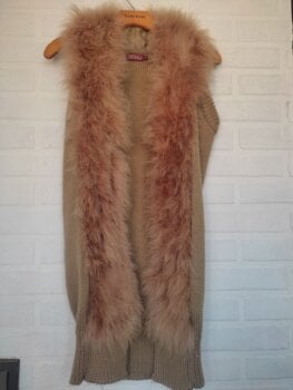 Maxi chaleco tejido con pelo conejo SM de Peshli de segunda mano ...