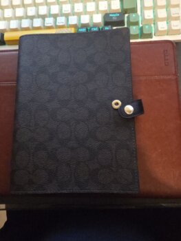 Porta libreta Coach de segunda mano - GoTrendier
