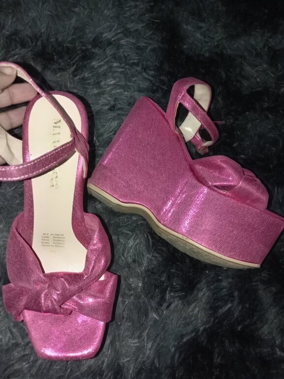 Zapatillas rosa Barbie brillos de VALENTINA de segunda mano - GoTrendier