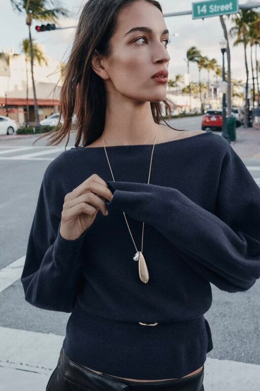 Suéter Zara cuello barco azul marino de segunda mano - GoTrendier