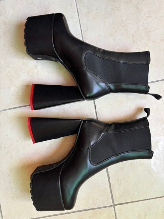 Botas altas la moda tacón de corazón de segunda mano - GoTrendier