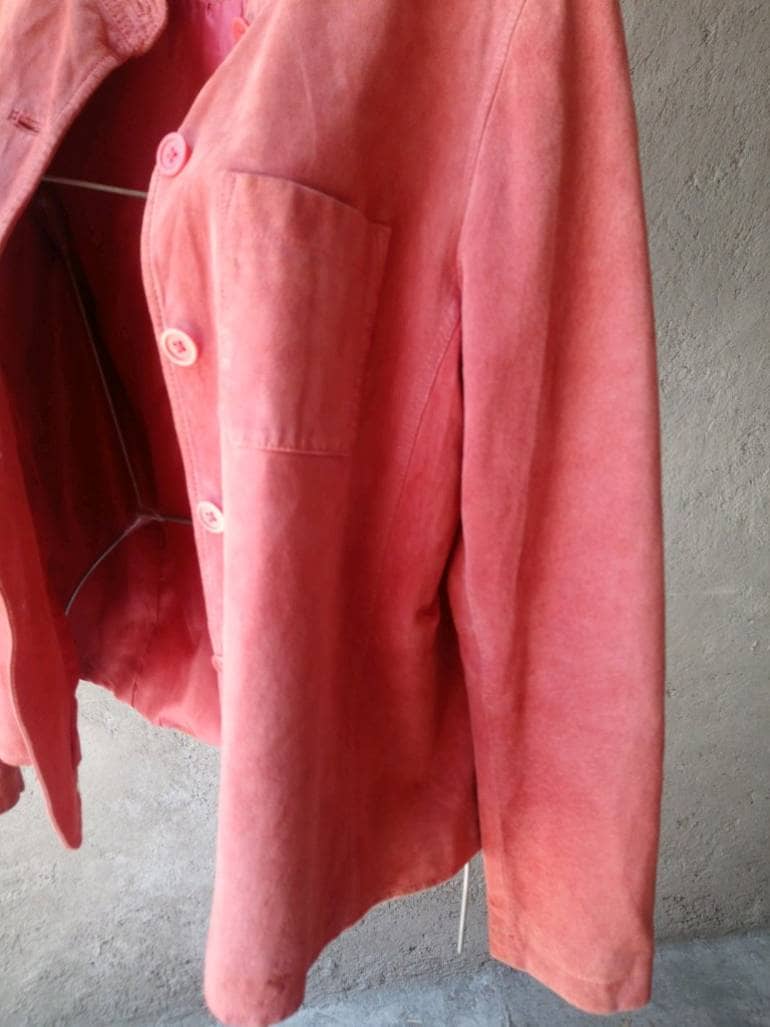 Chaqueta rosa gamuza piel chamarra biker de Otras marcas de segunda ...