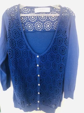 Sueter con flores azul rey de Zara de segunda mano - GoTrendier