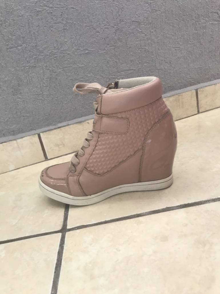 Tenis con tacon(plataforma) de Andrea de segunda mano - GoTrendier