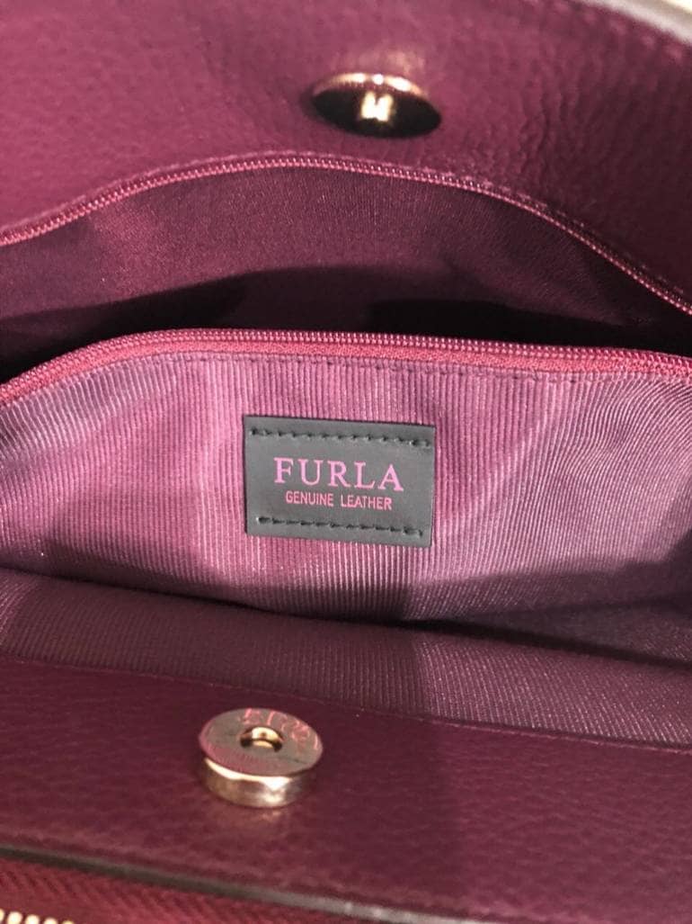 Precioso bolso ejecutivo, color Uva de Furla de segunda mano - GoTrendier